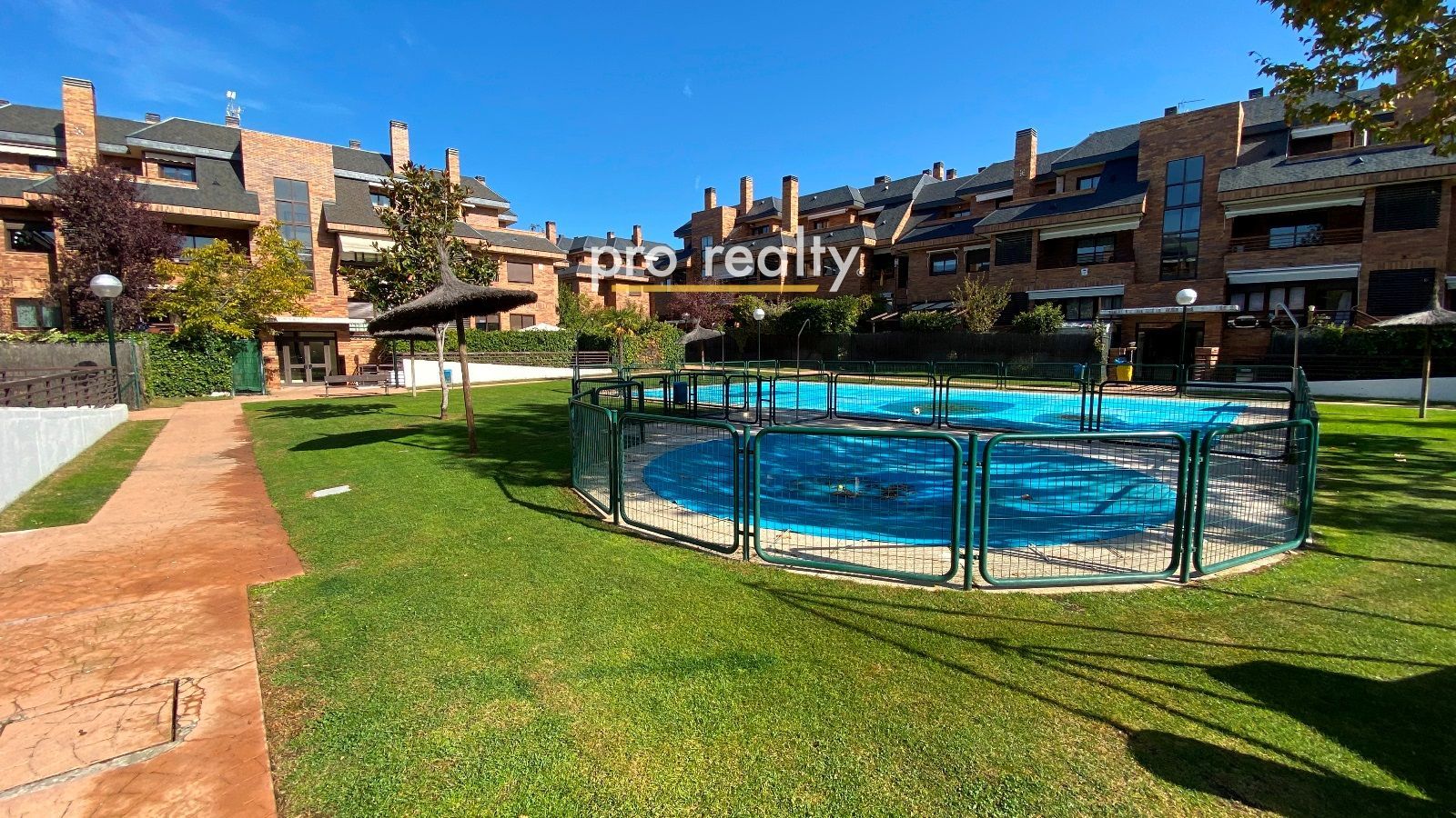 Bajo con jardín en impresionante urbanización, Las Rozas | Ref: 1626