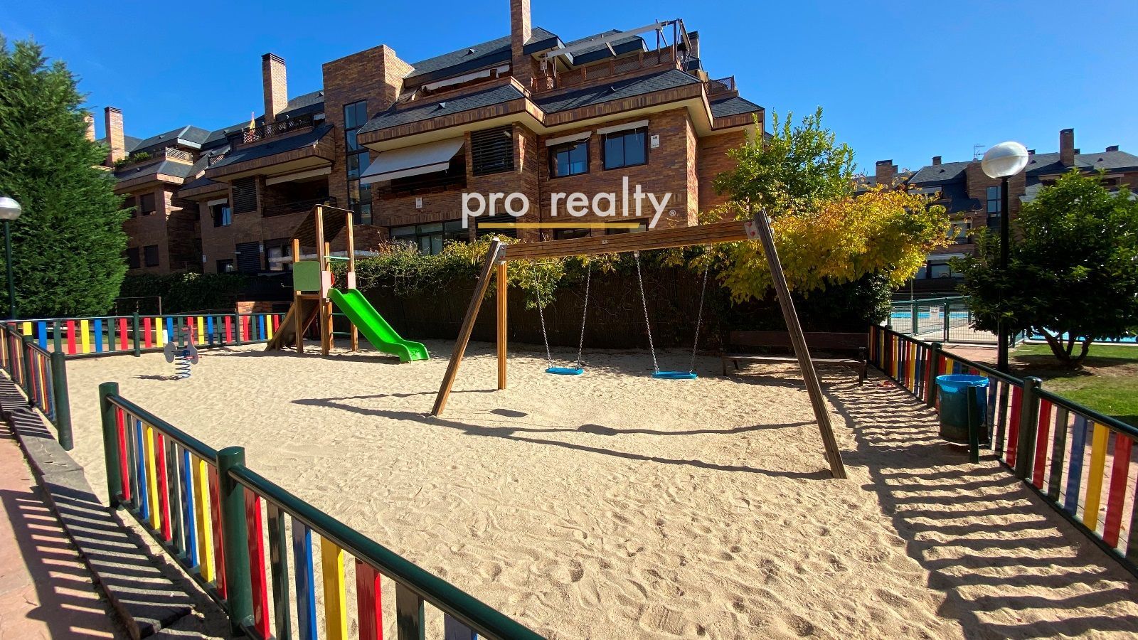 Bajo con jardín en impresionante urbanización, Las Rozas | Ref: 1626